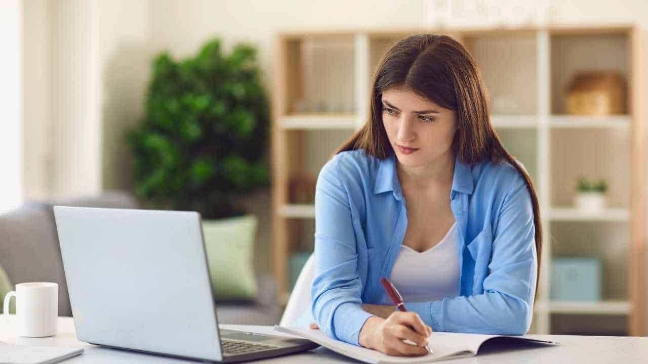online Hindi classes in Hindustani Tongue with our Unique Method